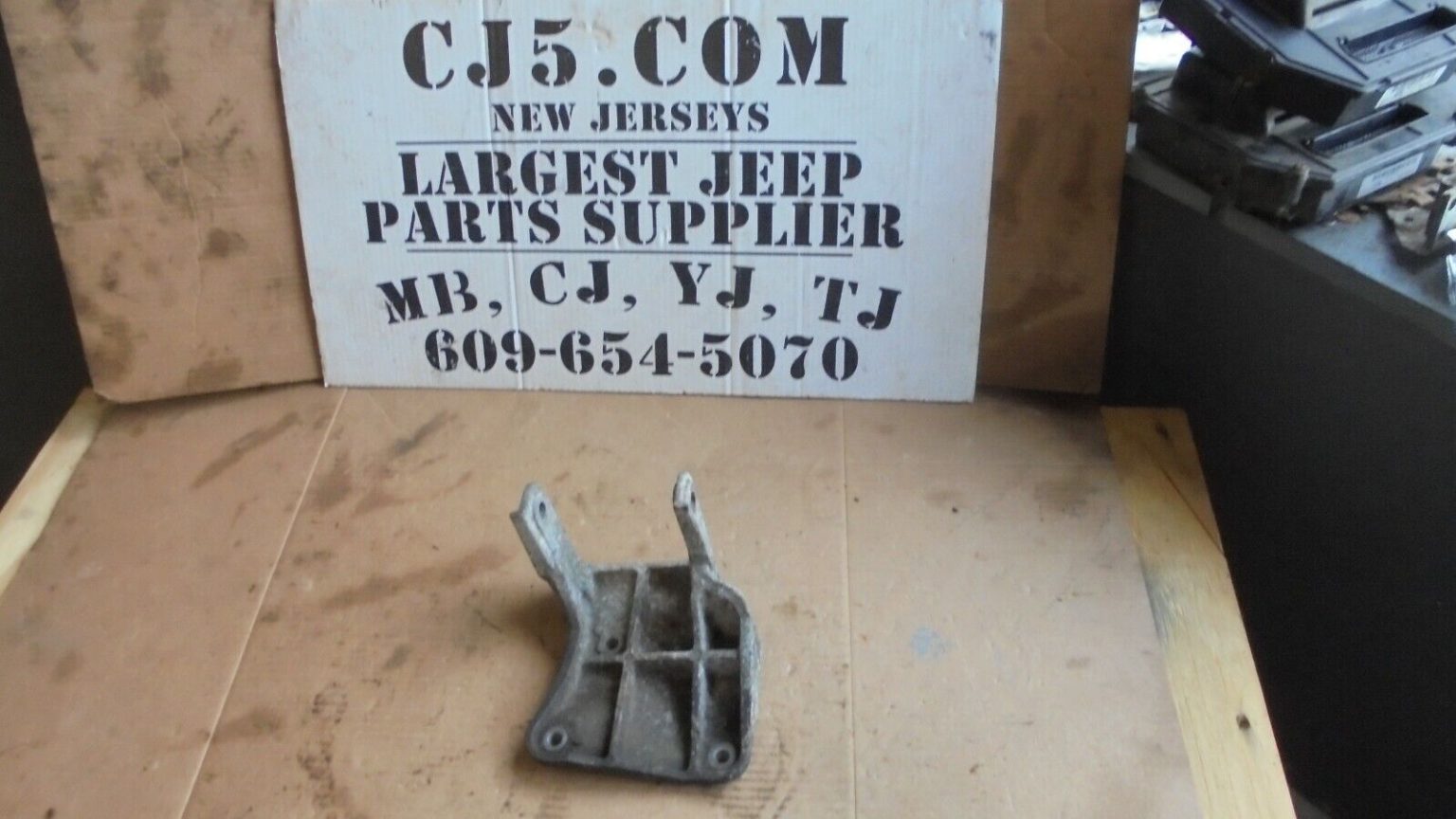 1992-1995 JEEP YJ WRANGLER 4 CLY PASSENGER SIDE ALUM ENGINE MOTOR MOUNT ...