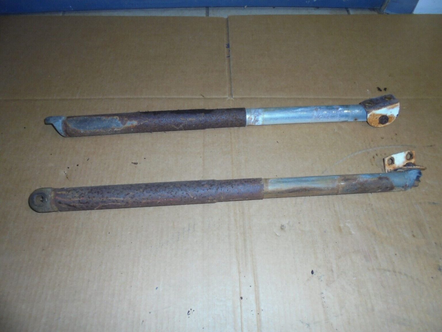 1976-1986 JEEP CJ7 HARD TOP LIFTGATE STRUTS W/BRACKET PAIR – One Jeep ...